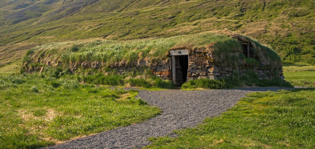 Turf-House_Zack-Frank_AdobeStock-fin_Web | Good Nature Travel Blog